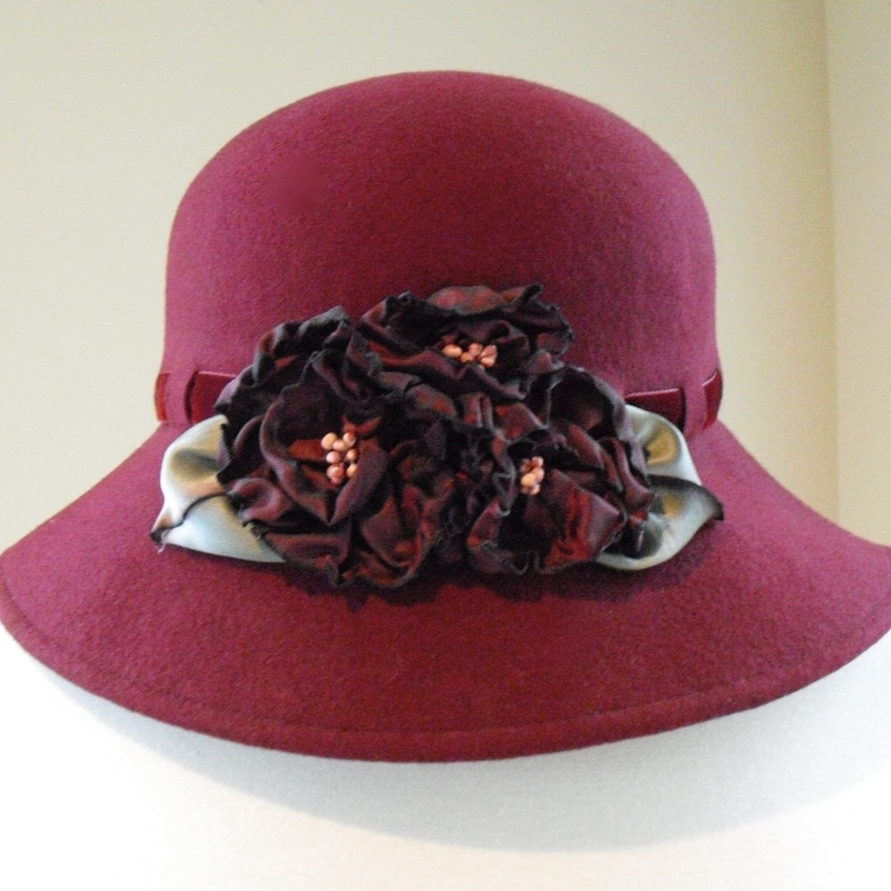 1990s Wine Felt Hat Trimmed W/Velvet Ribbon & French … - Gem